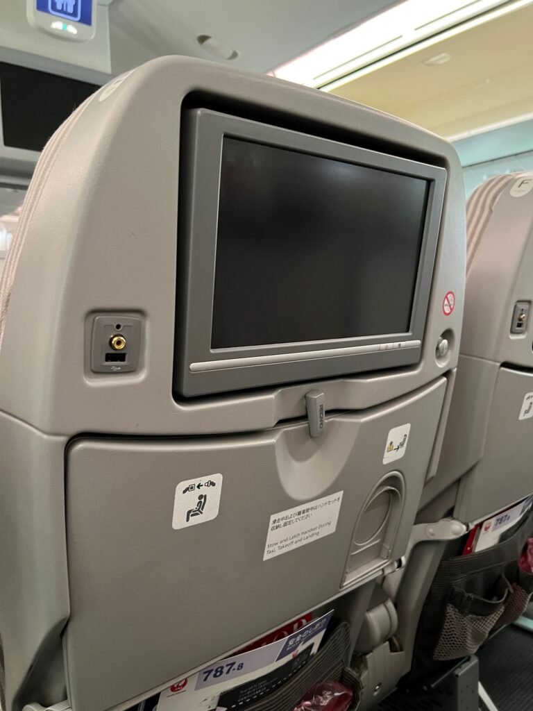 22 » The Seat in the Middle