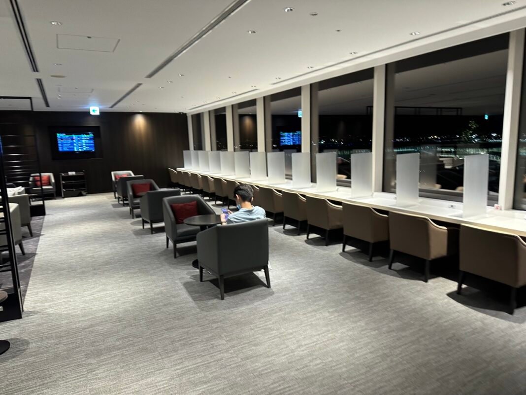 Lounge Review: JAL Haneda Airport Sakura First Class » The Seat in the ...