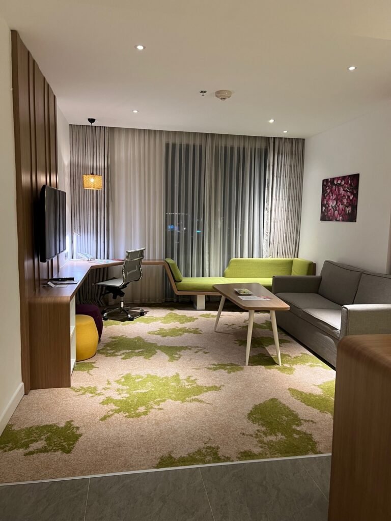 2 » The Seat in the Middle