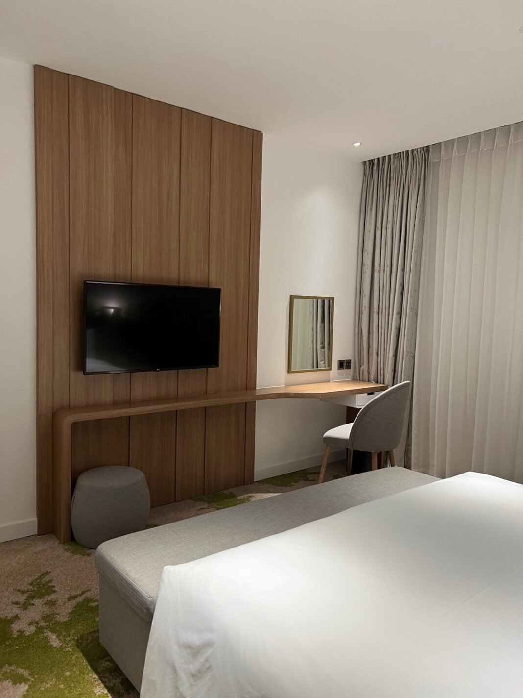 Hotel Review: Holiday Inn & Suites Saigon Airport, Ho Chi Minh City ...