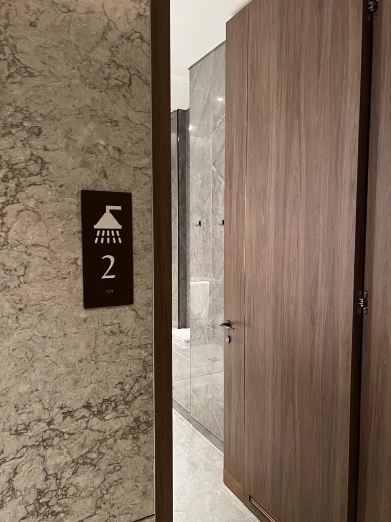 22 » The Seat in the Middle